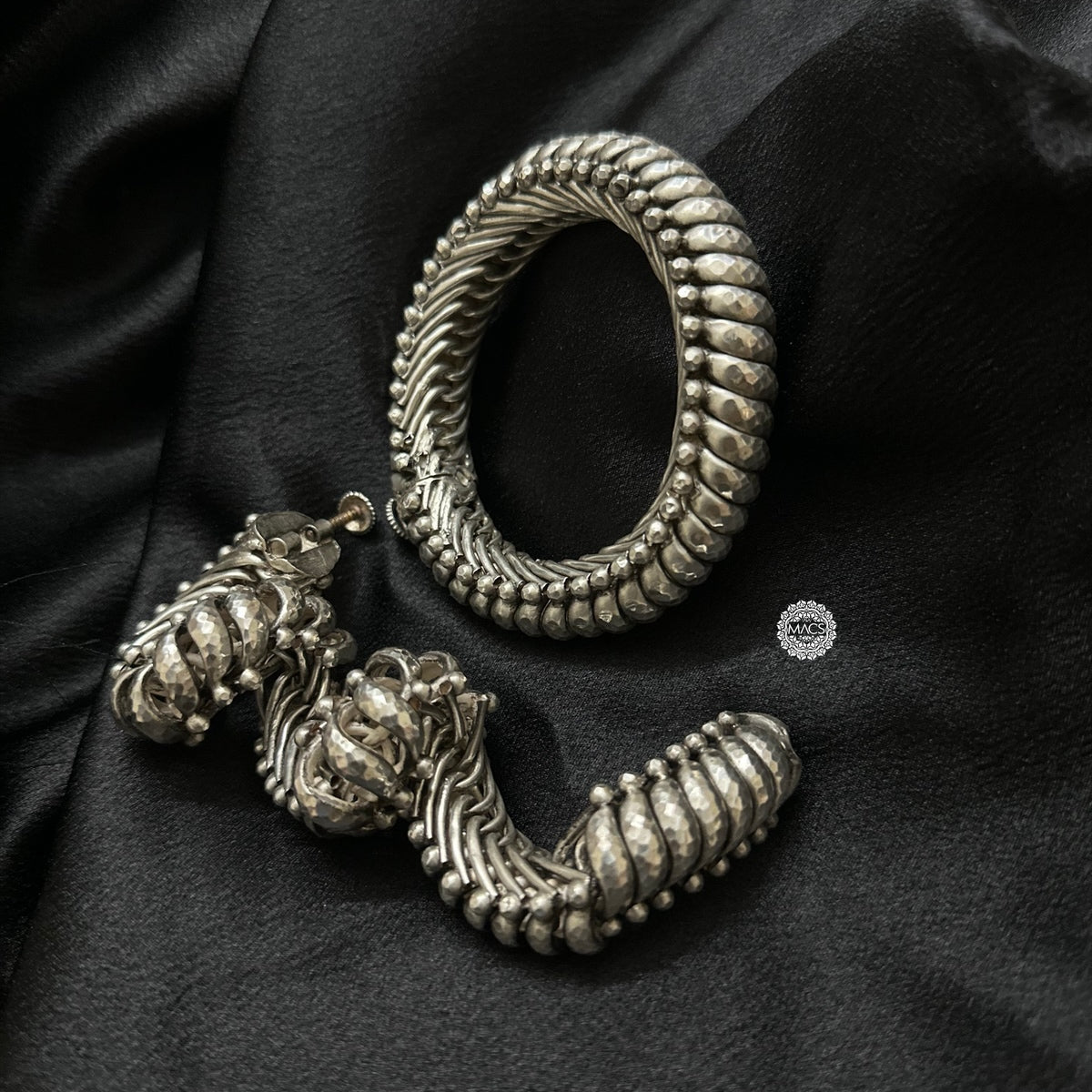 925 Silver Sutlada Kada | Hammered Sutarla bangles | Shindeshahi tode ...